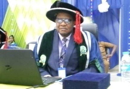 Economist warns FG against devaluation of naira