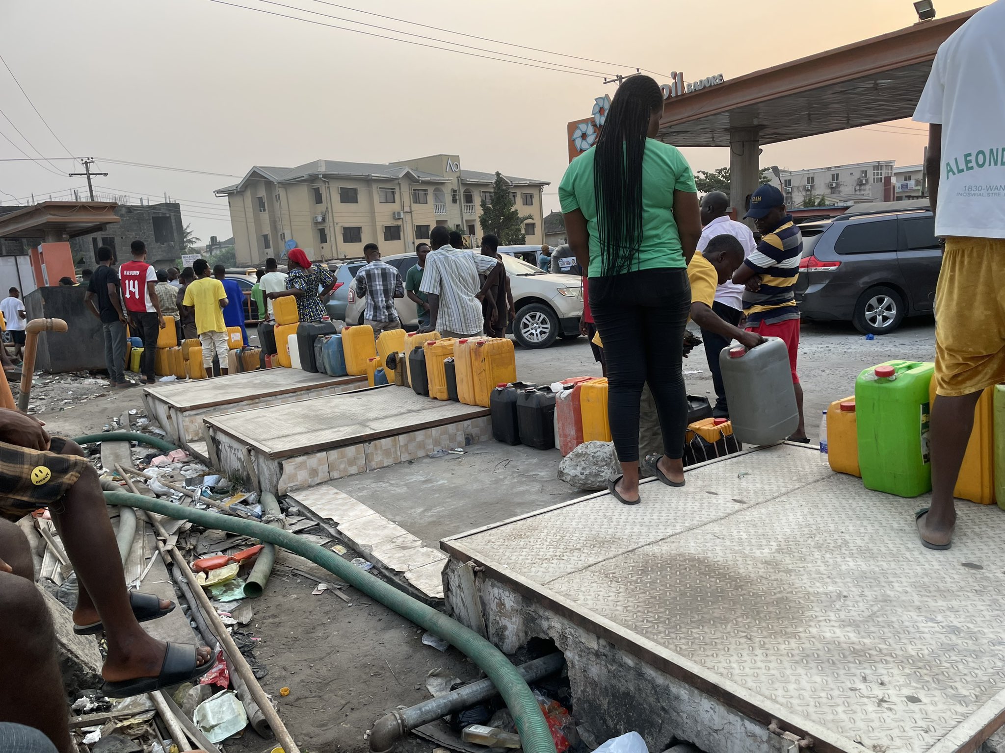 Petrol scarcity grounds Nigeria, sells at N1,500/litre – The Sun Nigeria