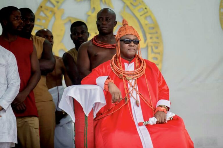 Suspended palace chief, priest beg Oba of Benin for forgiveness for ...