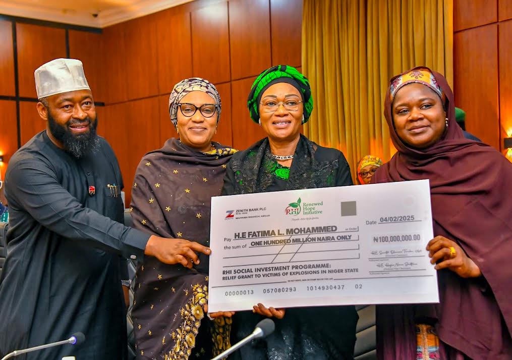 First Lady Oluremi Tinubu donates N100m to victims of Niger fuel tanker ...