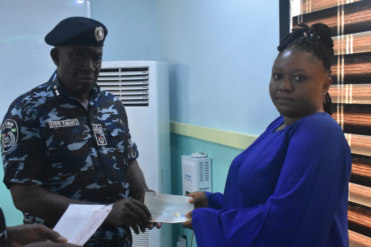 IGP presents cheques to families of deceased officers in Benue