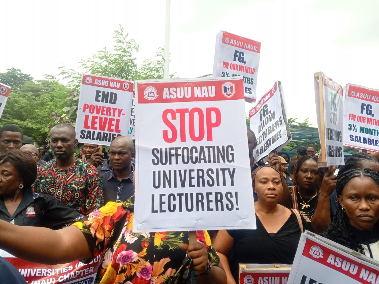 FG, ASUU hold crucial meeting to avert impending strike