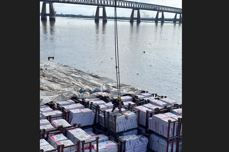 Onitsha Port buzzes as 2025 barge operations begin