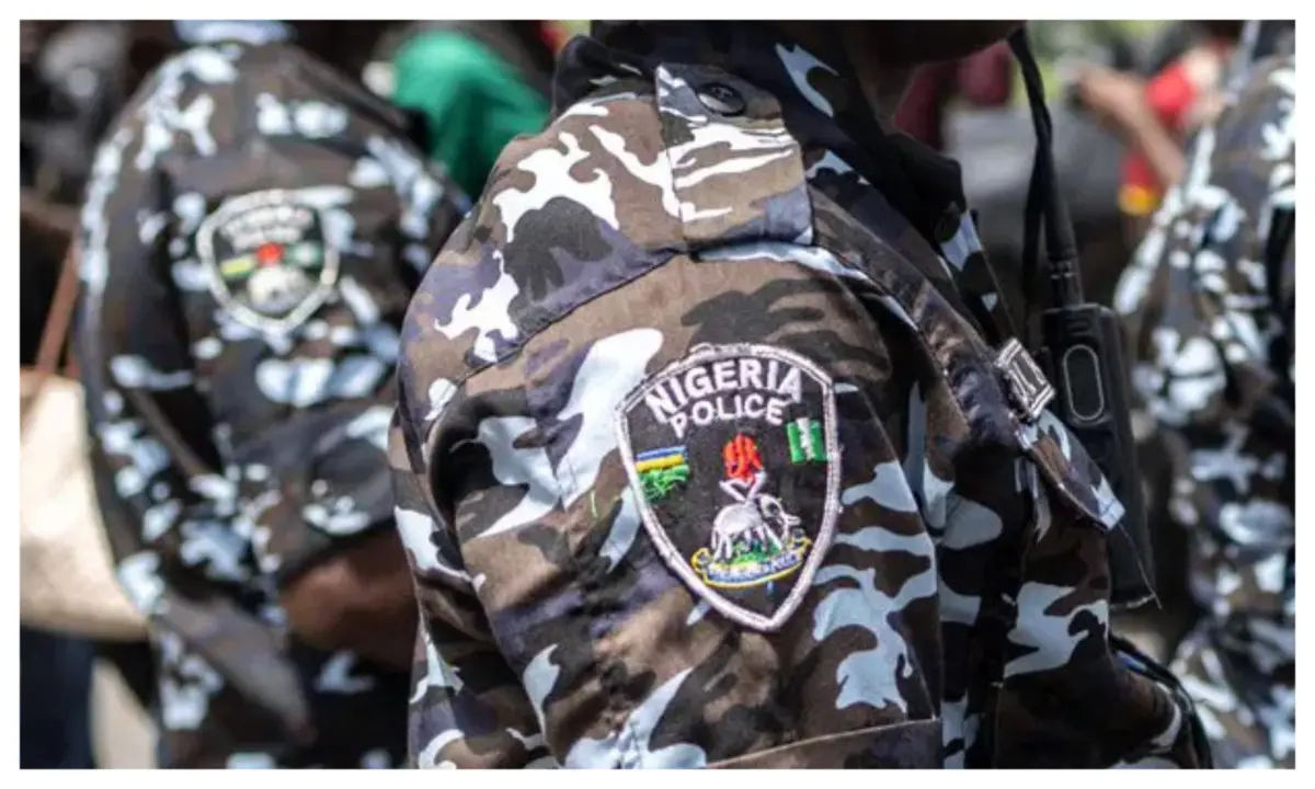 Irate youths injure 2 policemen, vandalise property over