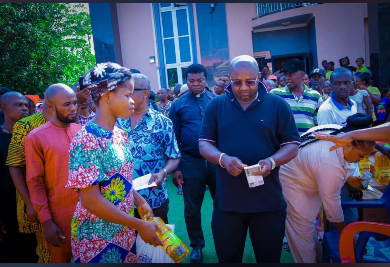 Owelle Okija lights up Umuohi with grand Christmas gifts for widows ...
