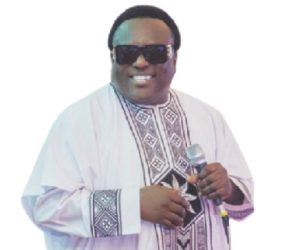 Saheed Osupa hosts white agbada gala, rewards Nollywood