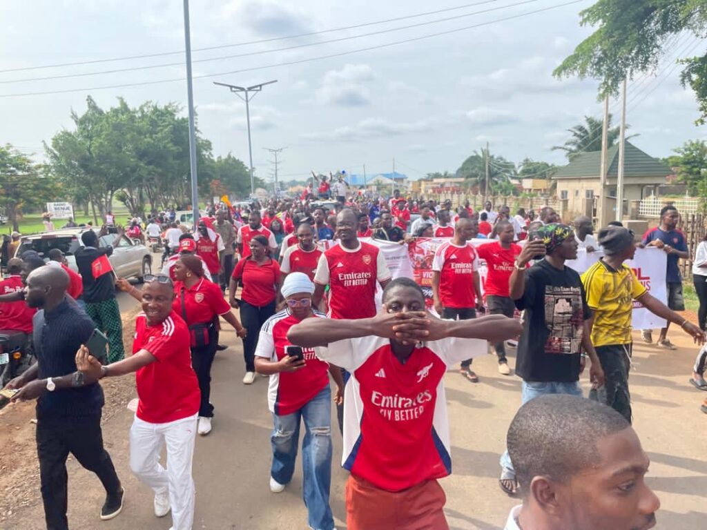Pomp, fanfare as Arsenal fans celebrate Premier League victory in ...