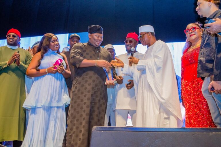 Nwaogwugwu bags Outstanding Business Icon of the Year award – The Sun ...