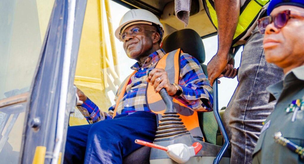 Otti commissions major roads in Abia