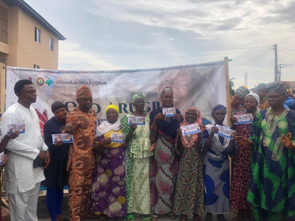 Itesiwaju Imole Losun: 125 elderly persons get N10,000 at 'Oko