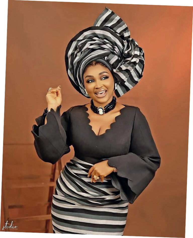 Big, bold gele style is back